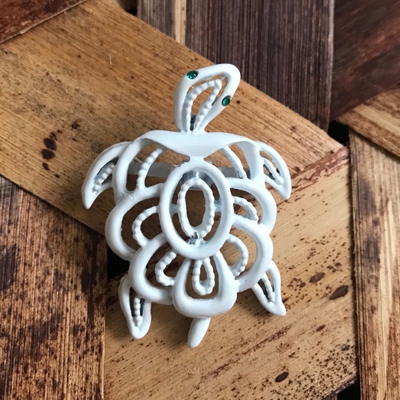 Vintage | Jewelry | Vintage White Sea Turtle Brooch | Poshmark